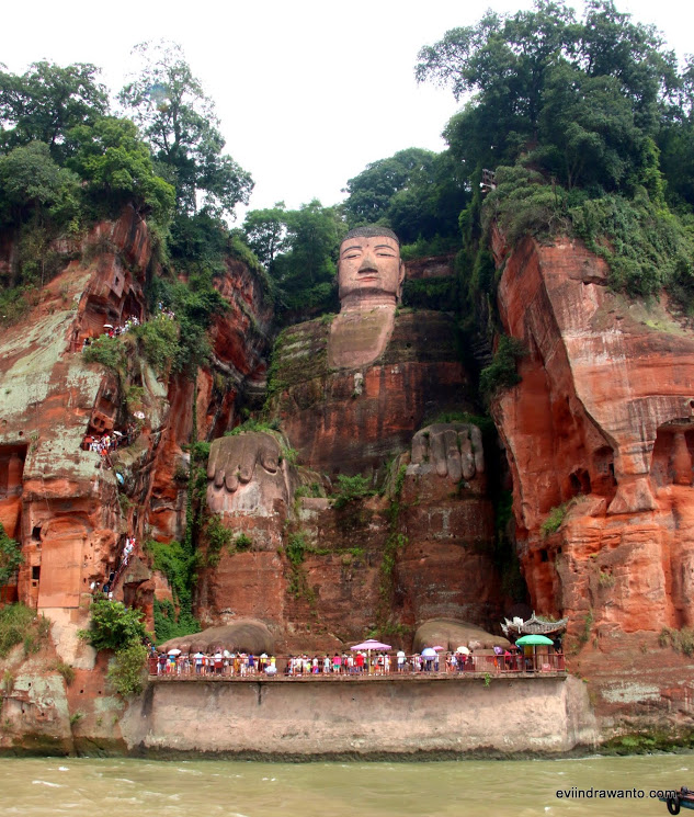 Patung Buddha Raksasa Leshan: Misteri Patung Menangis dan Panduan ...