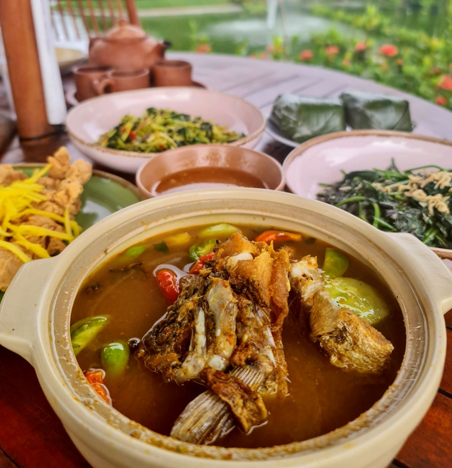 Talaga Sampireun Vimala Hills Bogor Makan Enak di Udara Sejuk